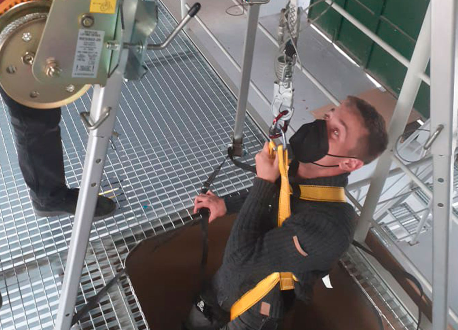 Seguridad en Espacios Confinados | Riesgos Laborales | GESCAN